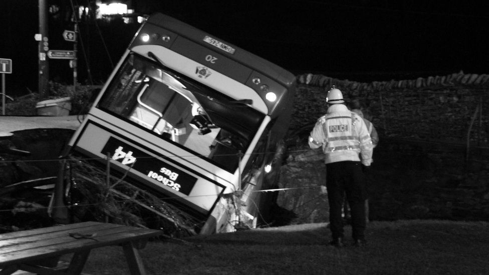 Bridge collapse bus to be recovered after IoM flooding - BBC News