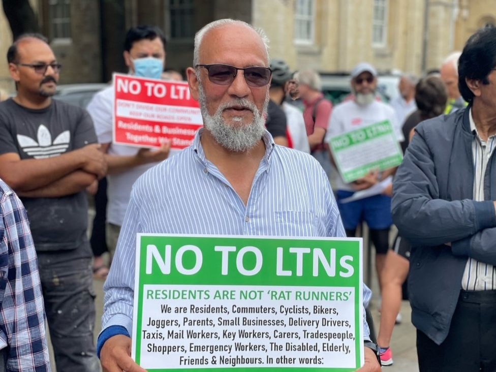 Oxford LTNs: Protest gathers pace as deadline looms - BBC News