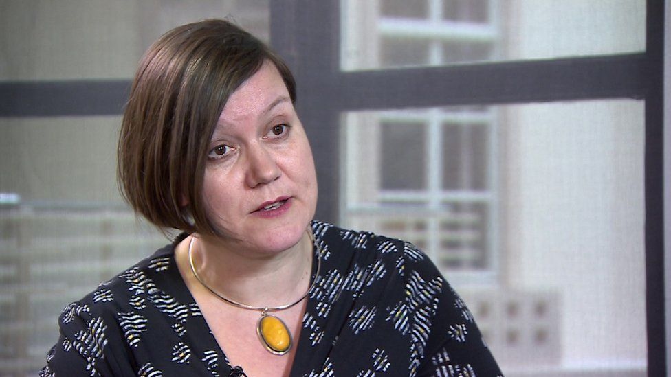 Cash cuts 'threaten school standards', say MPs - BBC News