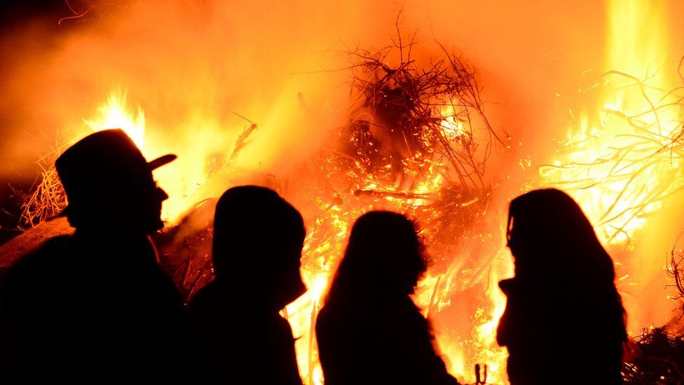 Your pictures: Bonfire night - BBC News