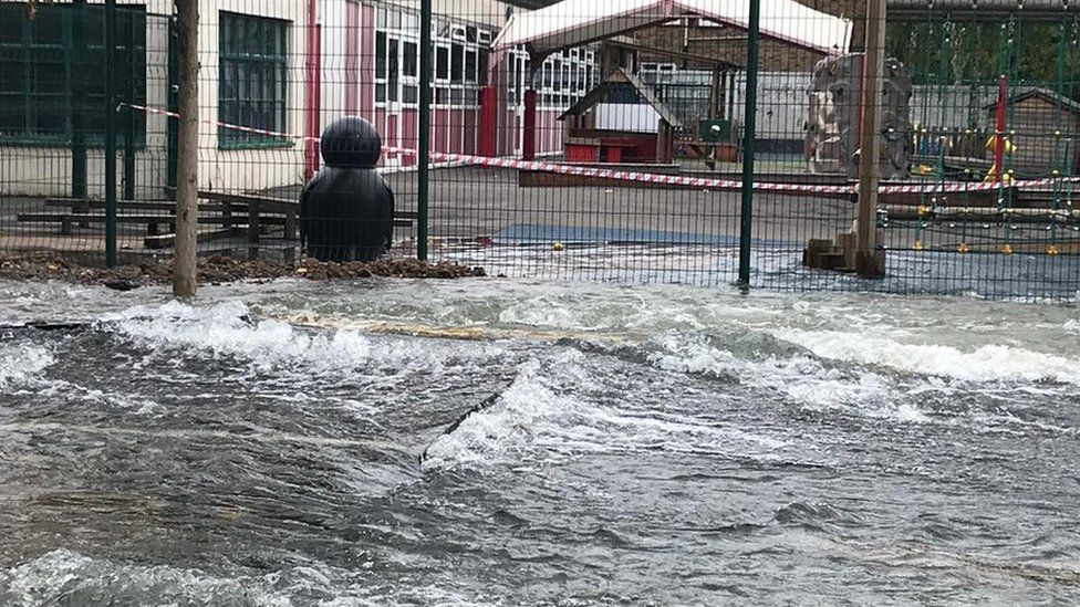 Hackney Council criticise Thames Water over repeated floods - BBC News