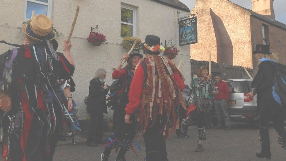Horncliffe villagers' The Fisher's Arms buyout bid succeeds - BBC News