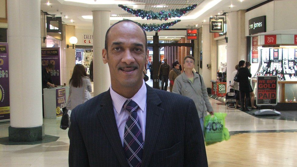 Tower Ramparts Shopping Centre celebrates 25 years - BBC News