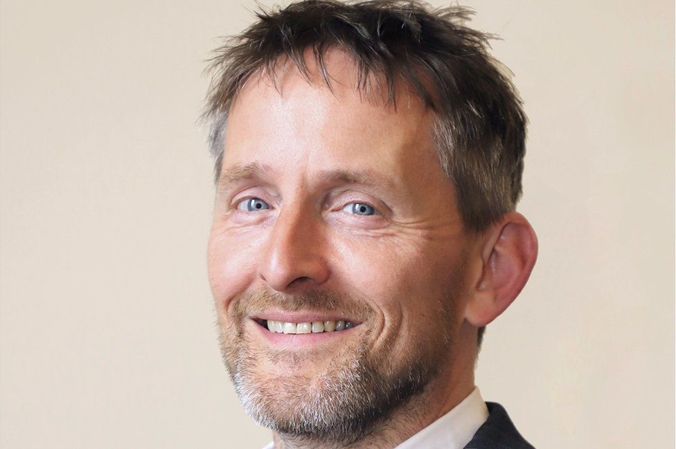 Dumfries and Galloway Council leader to step down after budget vote ...