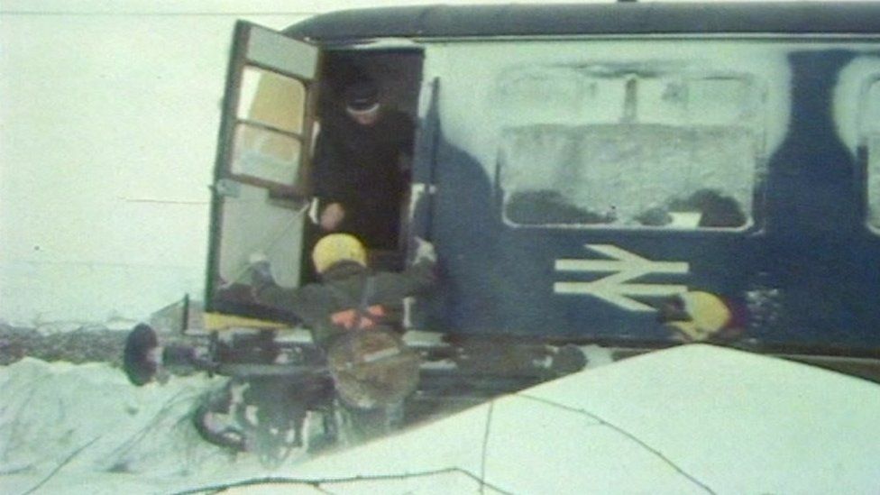 The 1982 blizzard when it snowed for 36 hours - BBC News