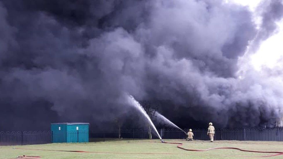Sywell Aerodrome fire: Crews leave site of warehouse blaze - BBC News