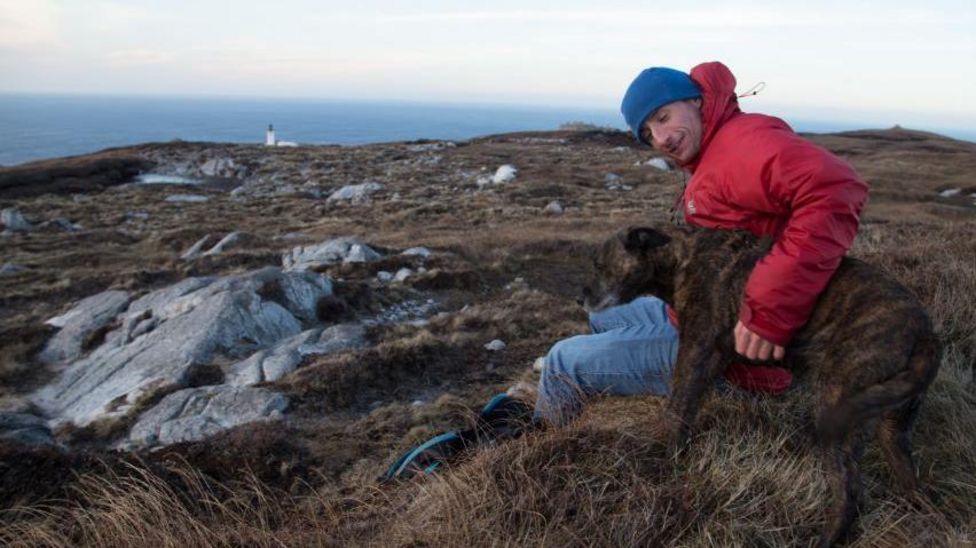 Polish runner sets new time for gruelling Cape Wrath Trail - BBC News