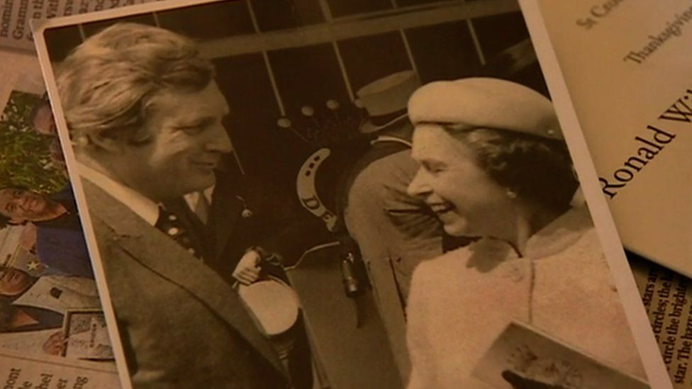 Queen Elizabeth II: The man who updated the monarch's public image ...