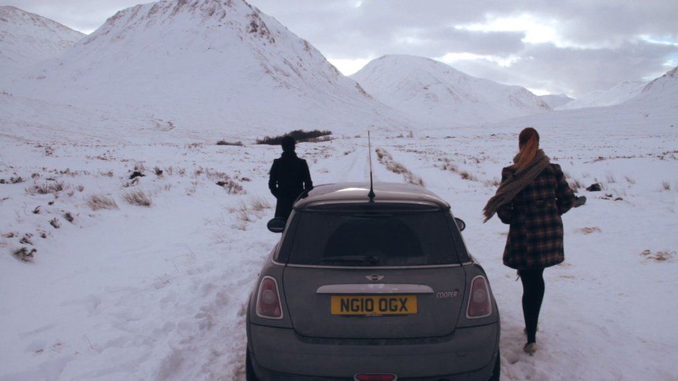 Comedy Perfect Strangers to screen at Glasgow festival - BBC News