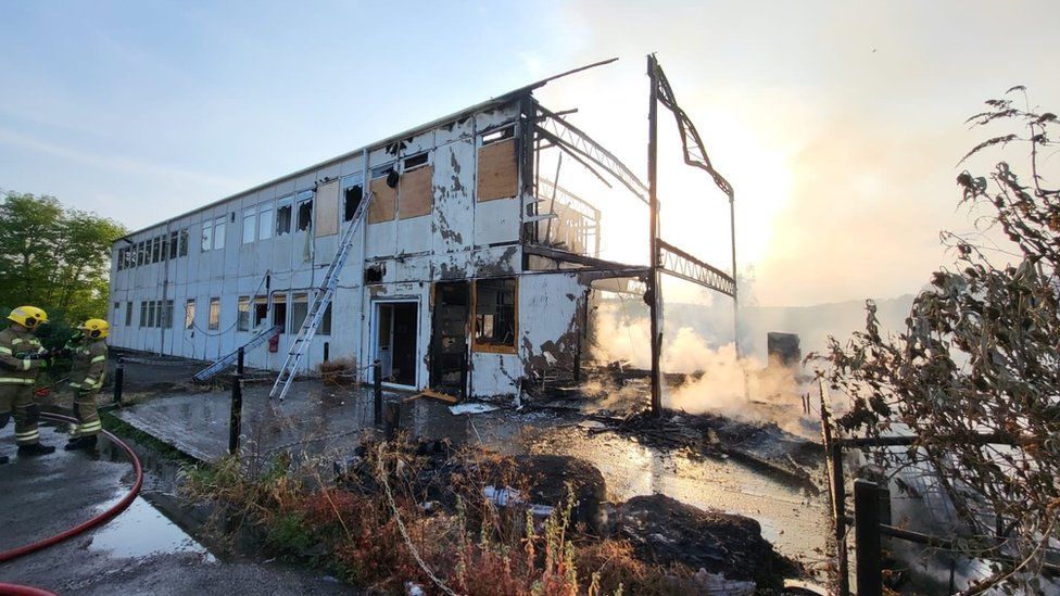 Tisbury fire: Commercial property blaze spreads to train line - BBC News