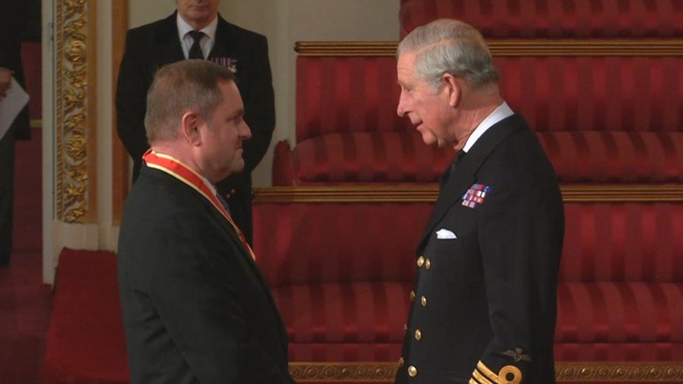 Gary Verity Tour de France chief knighted - BBC News