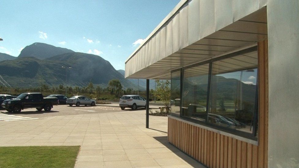 New £7m Gaelic language school opens in Caol - BBC News