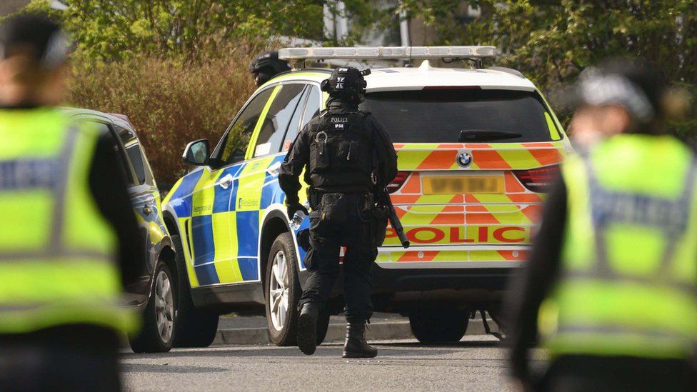 Man arrested after armed police standoff in Perth - BBC News