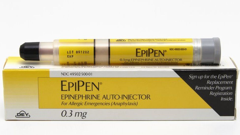 'My food allergies are life-threatening' - BBC News