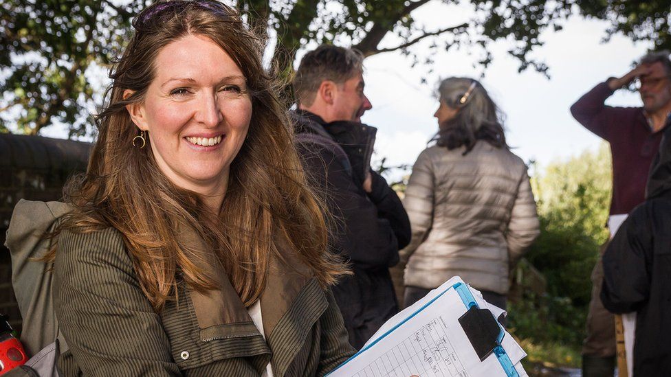 Barcombe: Campaigners fight to save disused railway bridge - BBC News