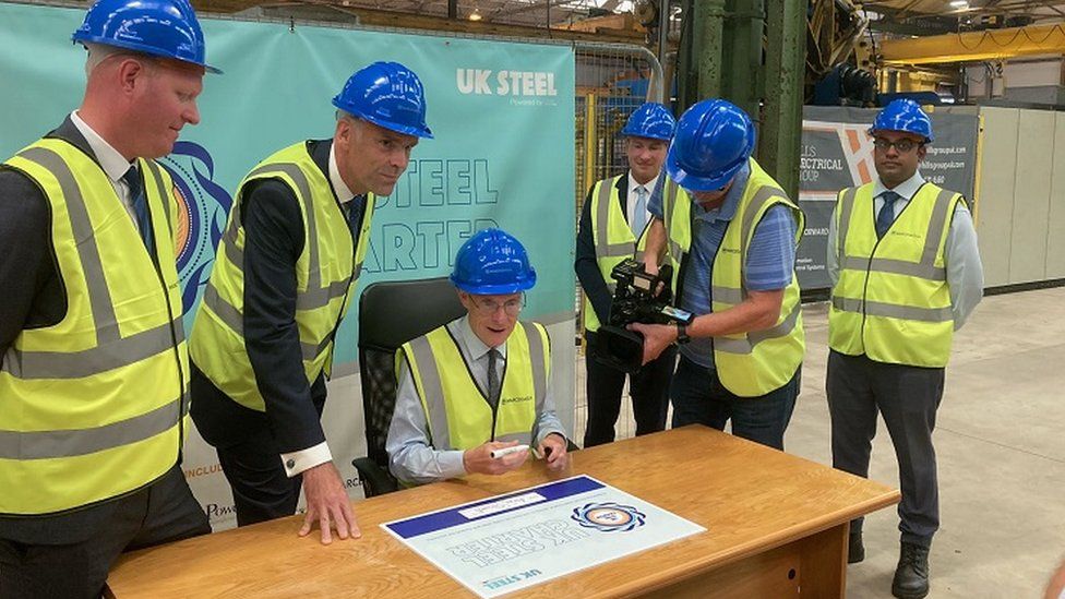 UK steel purchase for tram tracks announced - BBC News