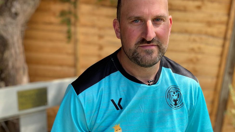 Miscarriage support group helps us to carry on, say members - BBC News