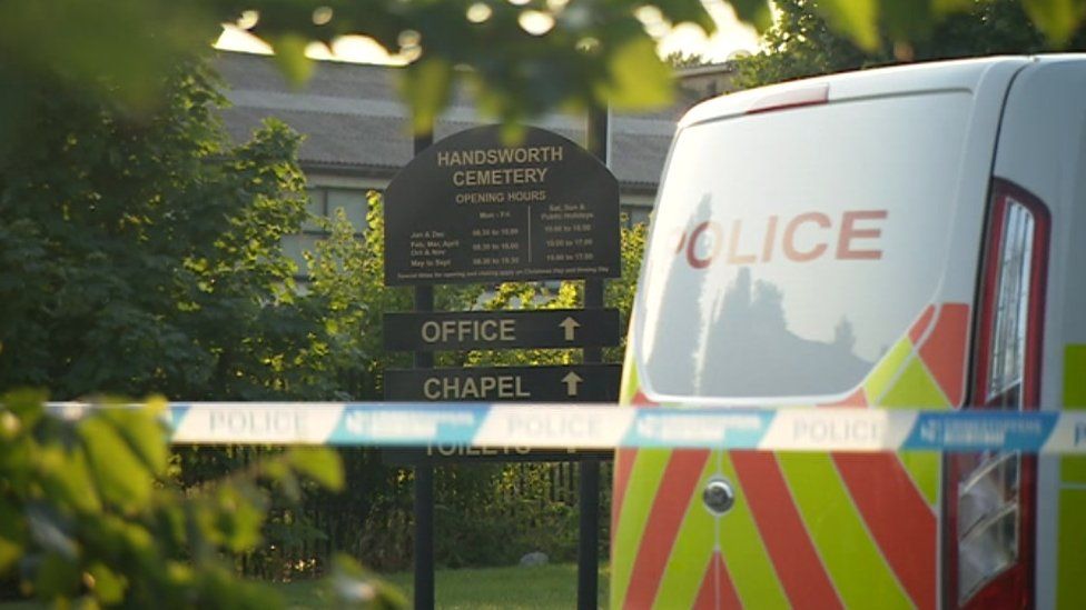 Phoenix Netts: Birmingham cemetery searched in investigation - BBC News