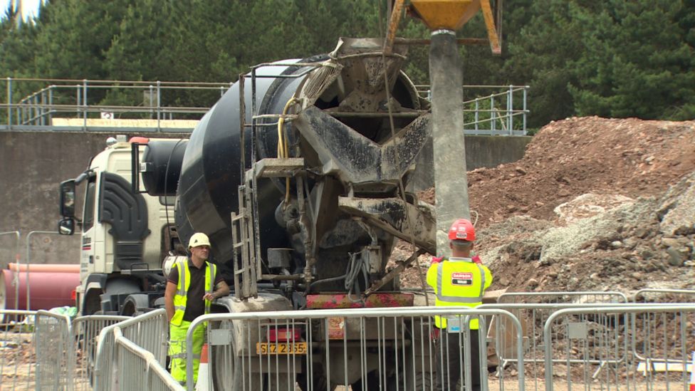 NI water problems: Children 'at risk playing close to raw sewage' - BBC ...