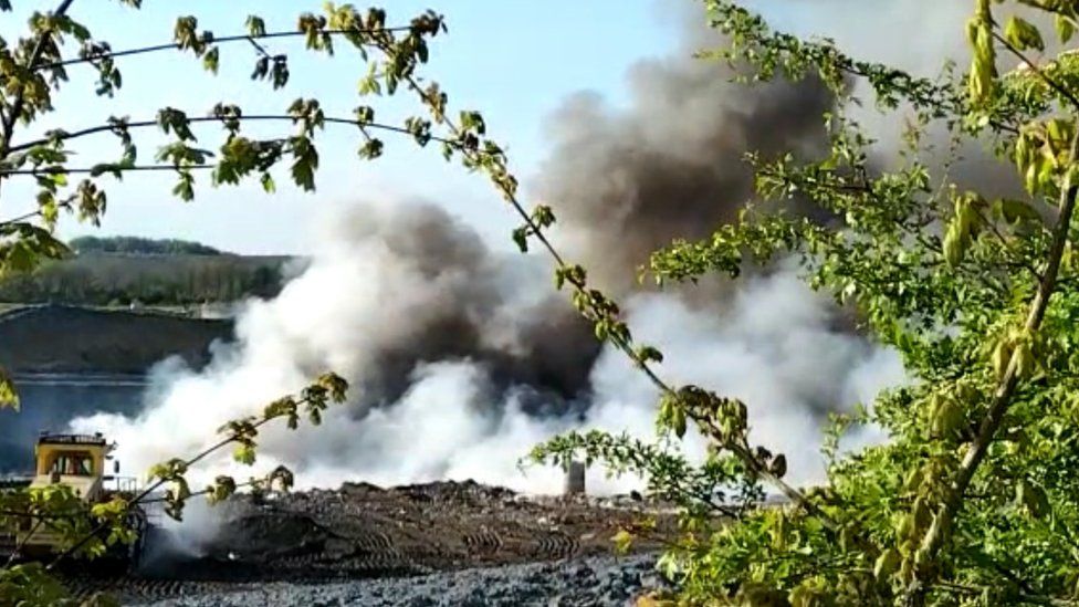 Fire breaks out at Compton Bassett landfill site - BBC News