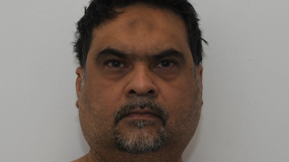 Asad Bhatti: Redhill man jailed for making homemade bomb - BBC News