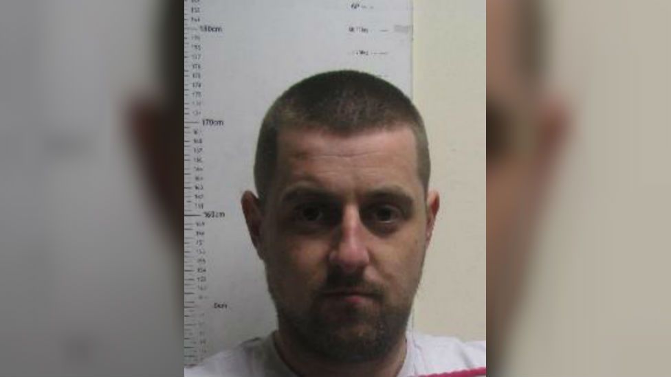 Derbyshire police launch manhunt for absconded prisoner - BBC News