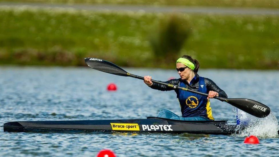 Goroesi damwain car i gaiacio'n rhyngwladol - BBC Cymru Fyw