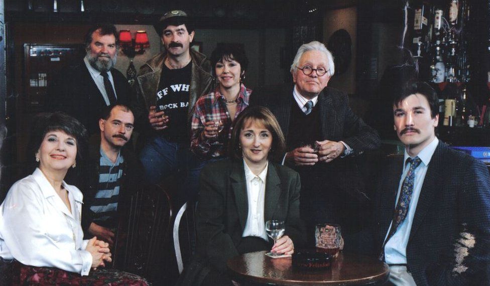 Ateb y Galw: Yr actor Andrew Teilo - BBC Cymru Fyw