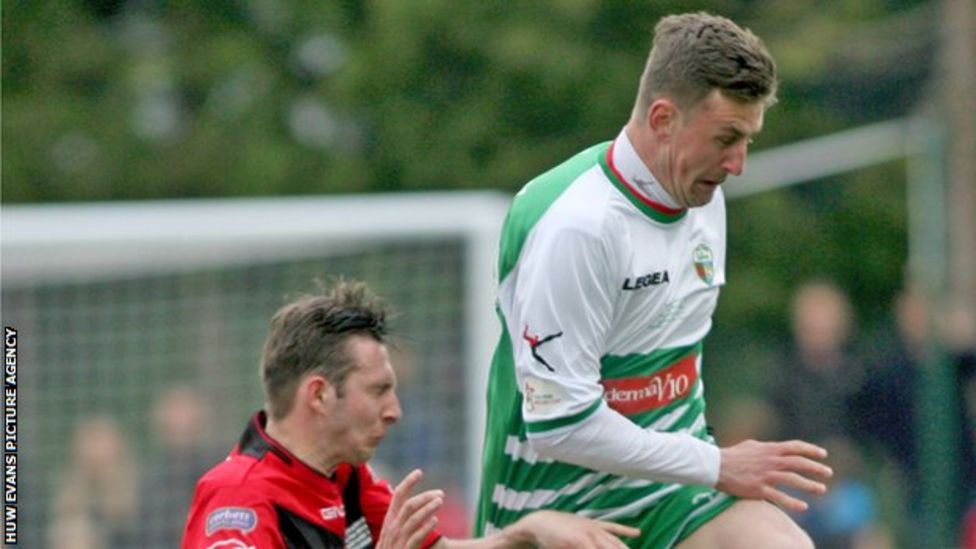 Scott Quigley: Blackpool sign forward from The New Saints - BBC Sport