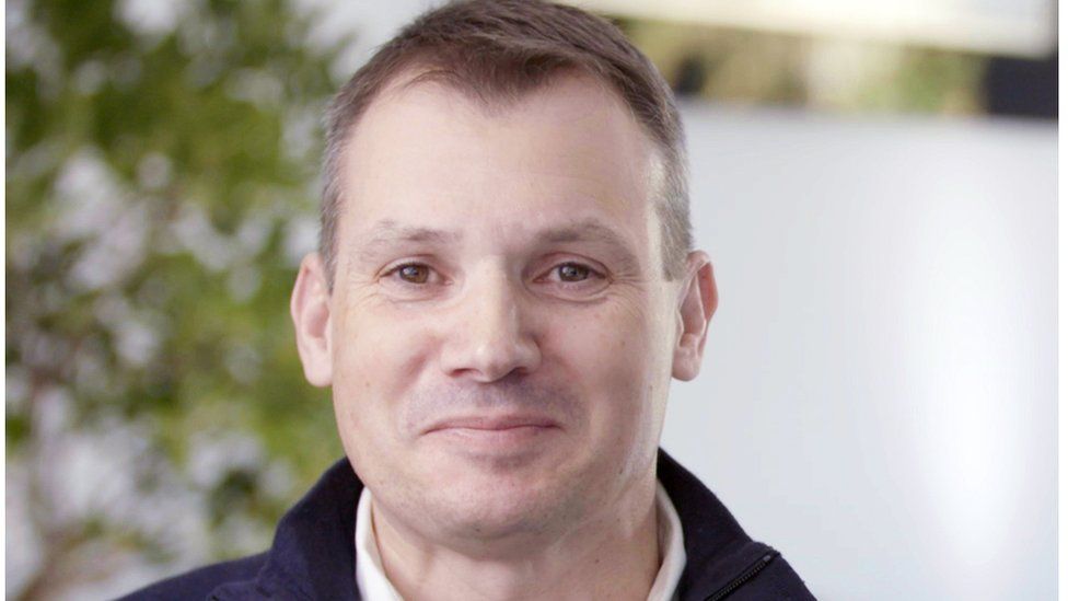 Golf course rescue after lethal 'widowmaker' heart attack - BBC News