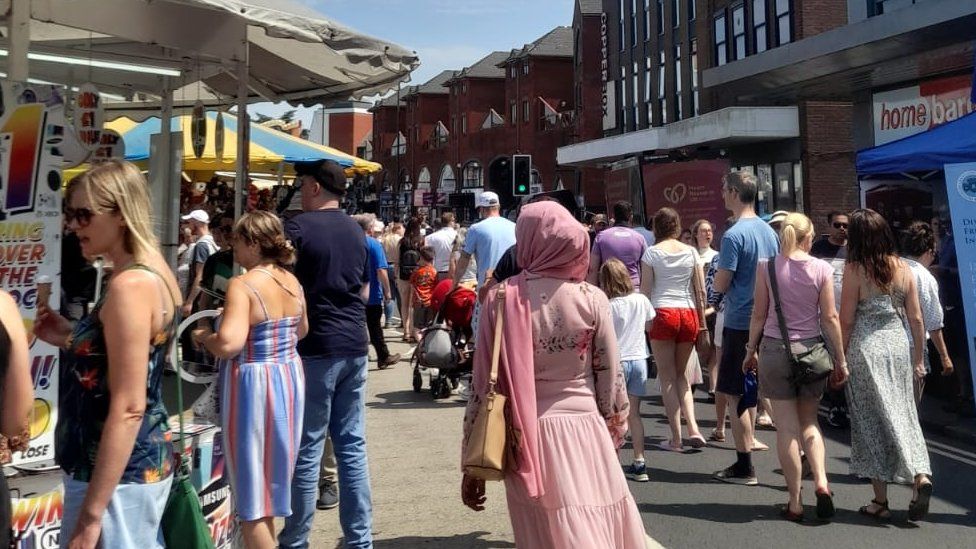 'Fantastic turn out' for Harborne Carnival - BBC News