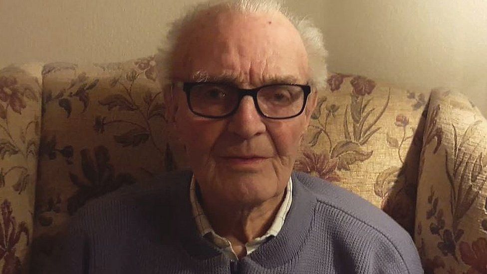 HMS Warwick World War Two sinking remembered 75 years on - BBC News