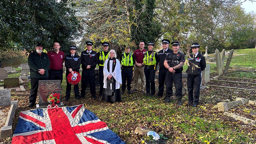 Grave of Doncaster police officer awarded VC is restored - BBC News