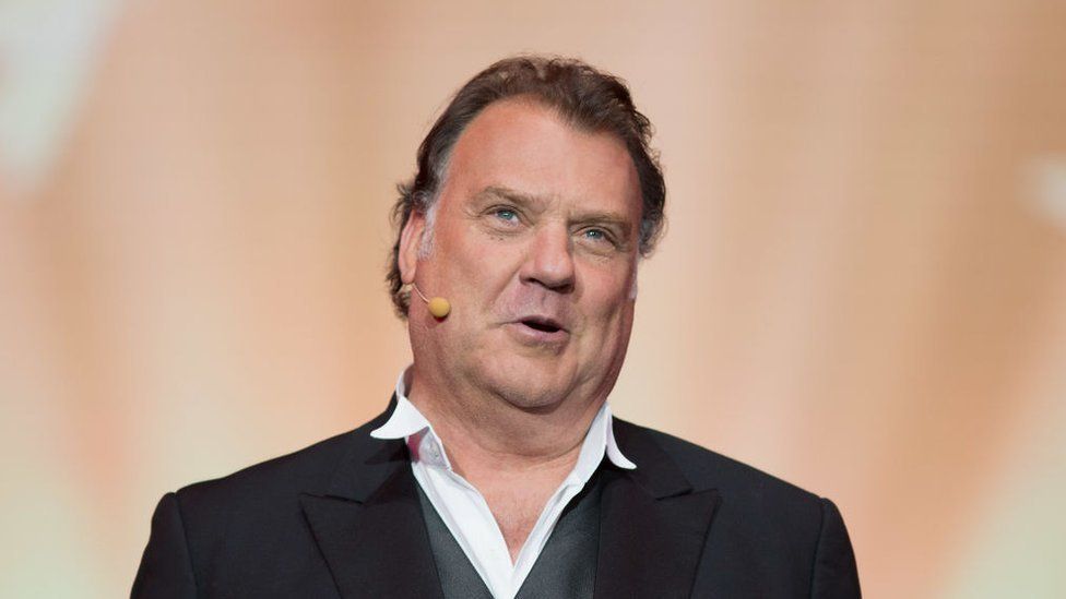 Sir Bryn Terfel to perform in Welsh at King's coronation - BBC News