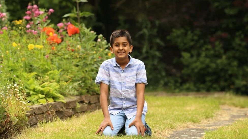 Leicester mum Meera Naran calls for automatic braking device law - BBC News