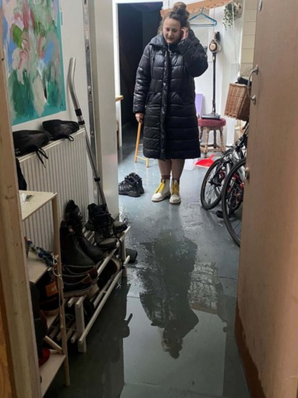 Hackney Wick: Homes and businesses ruined by floodwater - BBC News