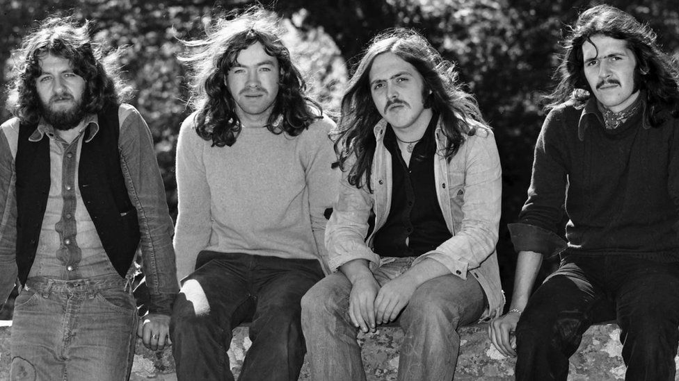 'A welest ti'r prynwyr yn nhref Derwen-gam?' - BBC Cymru Fyw