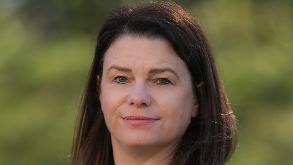 Coronavirus: Newspapers 'struggling to survive' pandemic - BBC News