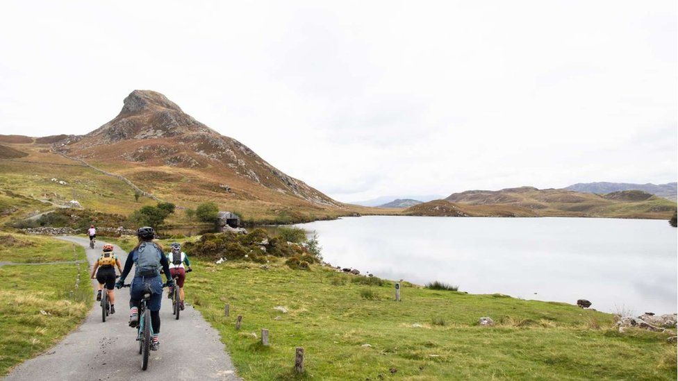 Eryri cycling route created taking people off-road - BBC News
