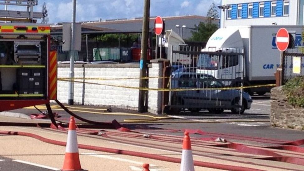 Bleach drum spill causes chemical scare - BBC News