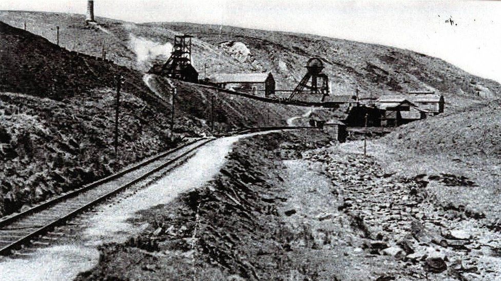 Rhondda rail enthusiasts plan Maerdy mine heritage line - BBC News