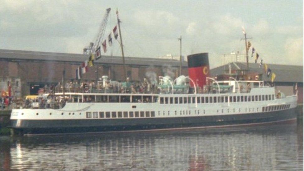 Steamer TS Queen Mary returns to the Clyde - BBC News