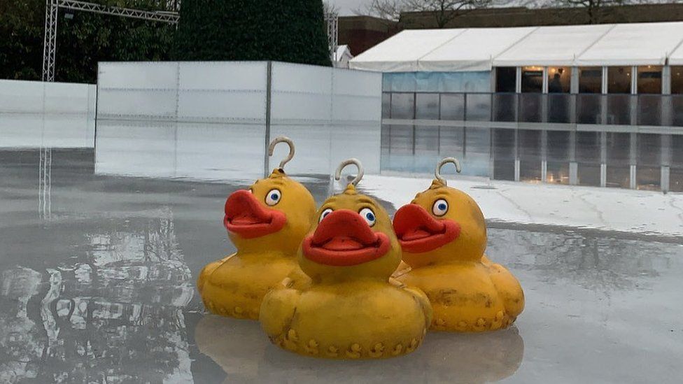 Leeds and York outdoor ice rinks melt in warmer temperatures - BBC News