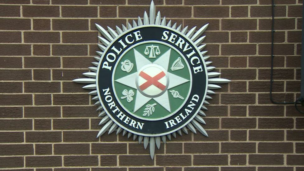 Police mugshots: Emails show PSNI policy confusion - BBC News