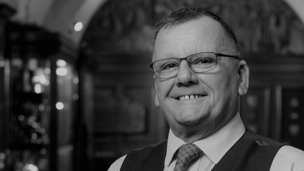 Mark Jones: Tributes to Hull council director who led city's ...