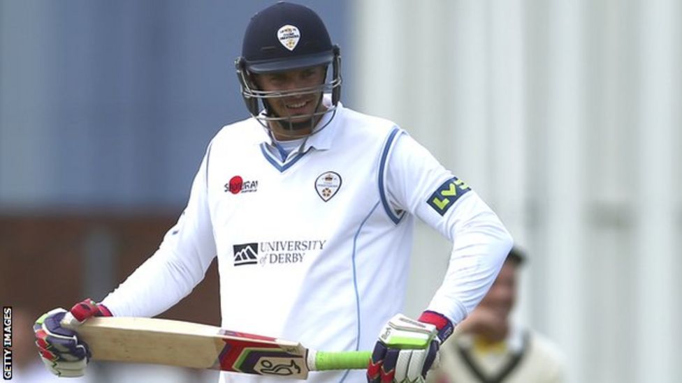 Jonathan Clare: Derbyshire all-rounder leaves - BBC Sport
