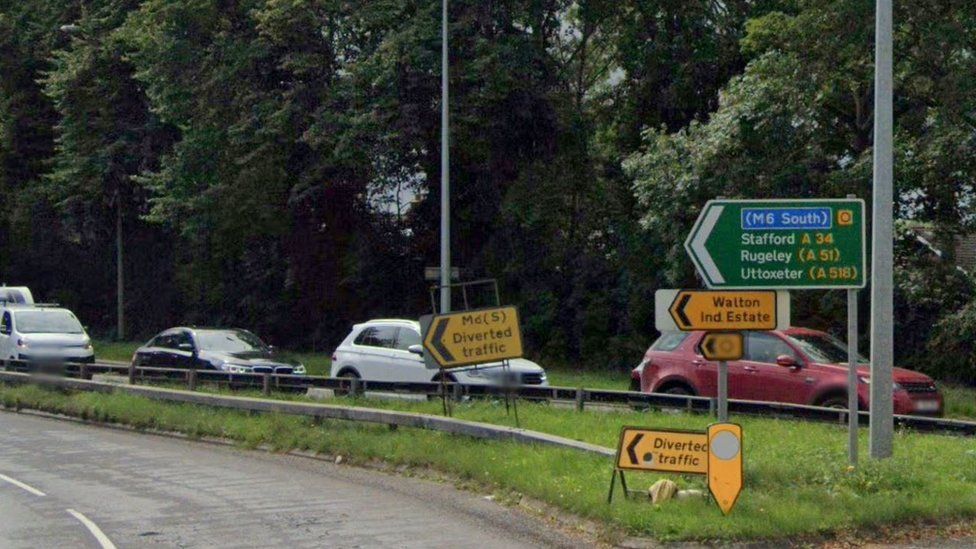 A34 crash: Couple killed on Staffordshire road identified - BBC News