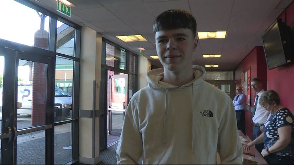 GCSE results: Shock and relief for NI students - BBC News