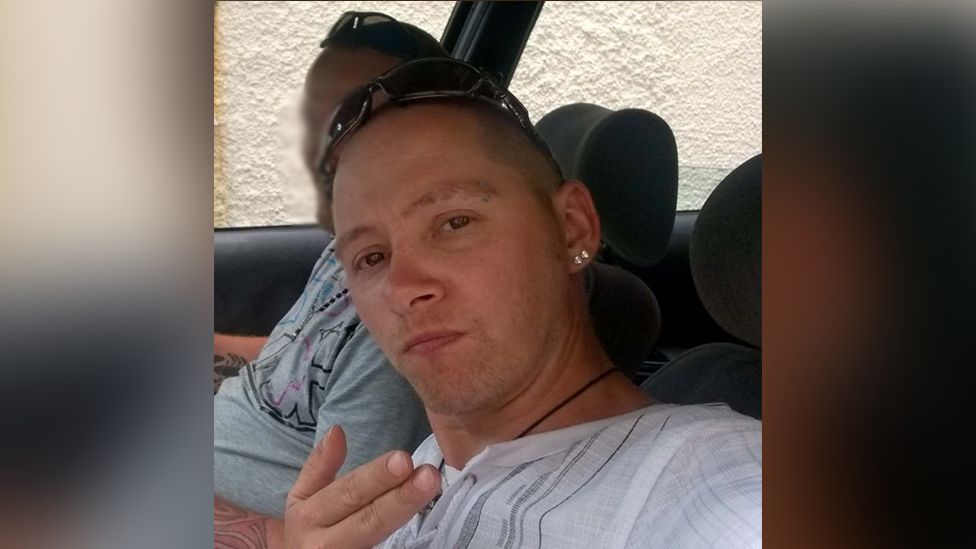 Aberystwyth fire: How Damion Harris started a deadly blaze - BBC News