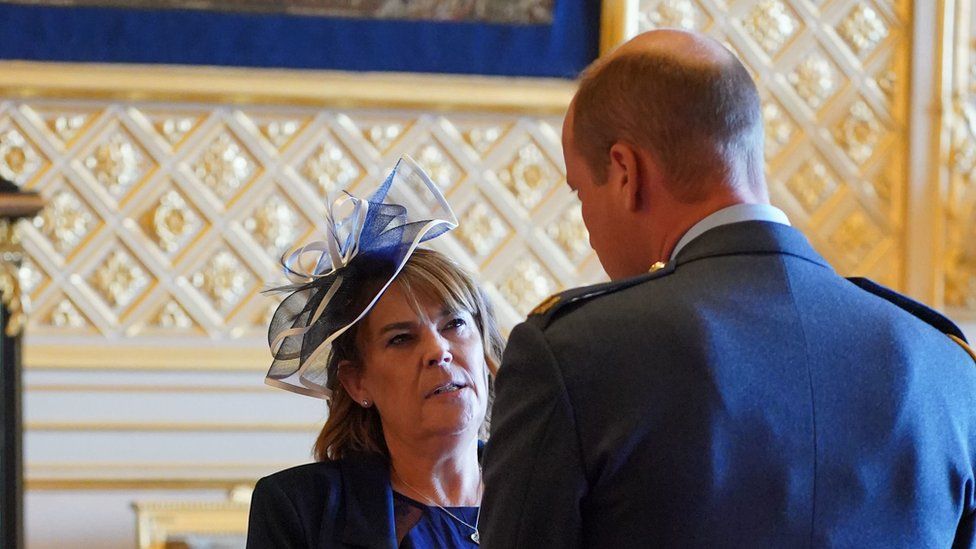 Co-op stabbing: Prince gives nurse Queen's bravery medal after attack ...